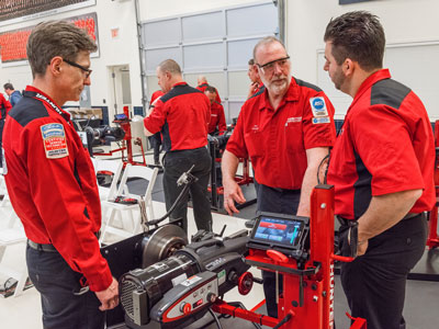 Revolution™ WalkAway™ Tire Changer | Hunter Engineering Company®