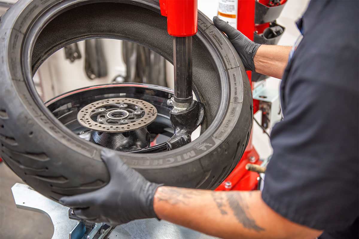 Motorcycle Tire Changers and Balancers | Hunter Engineering Company®