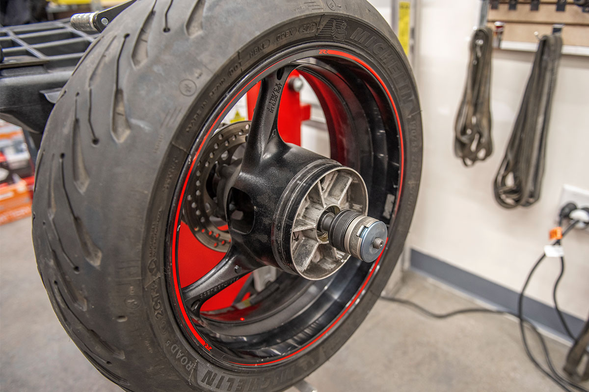 Motorcycle Tire Changers and Balancers | Hunter Engineering Company®