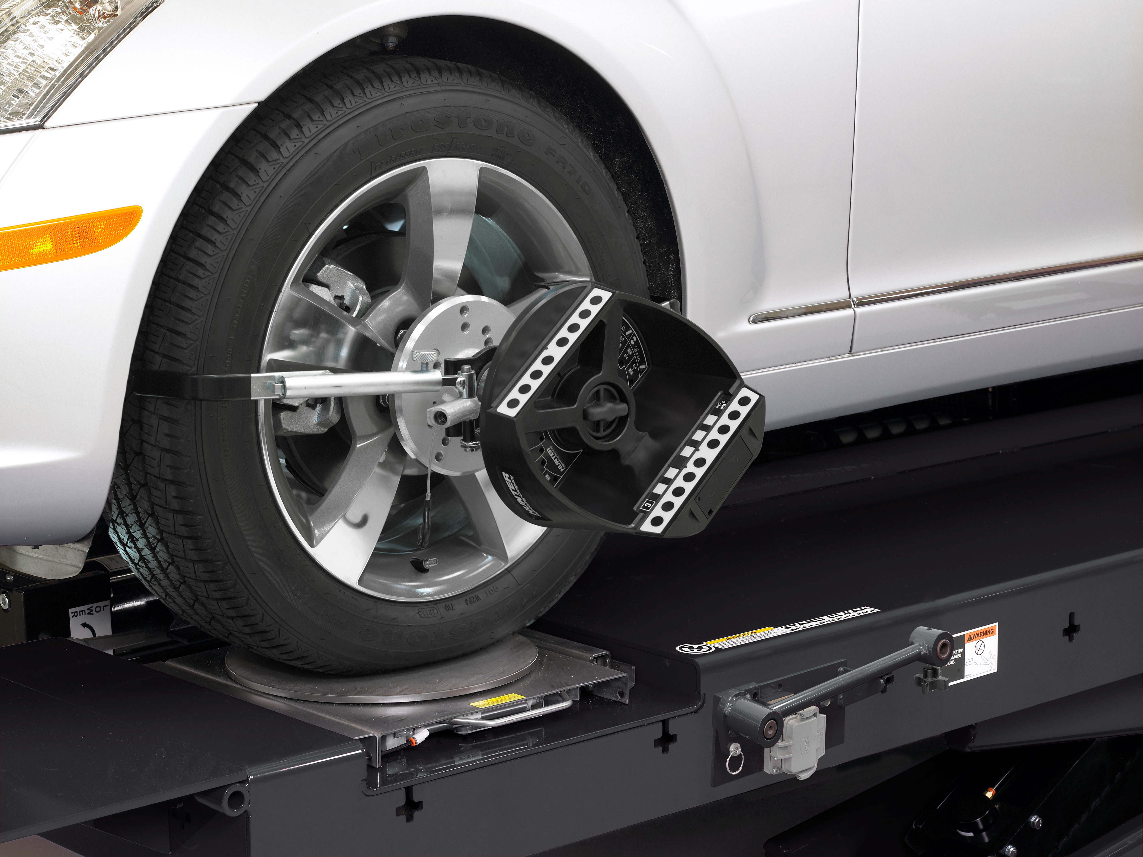 Hunter Equipment Built for Mercedes-Benz | Hunter Engineering Company®