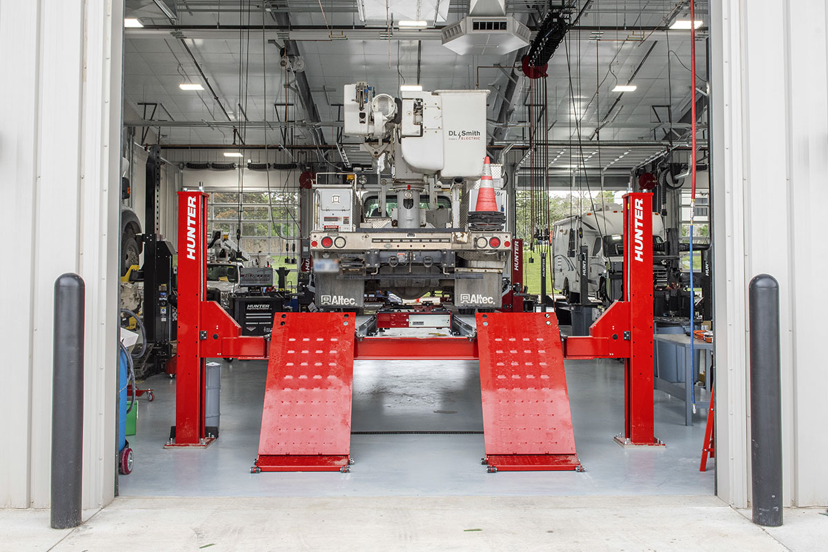 Heavy-Duty Four-Post Truck Lift | Hunter Engineering Company®