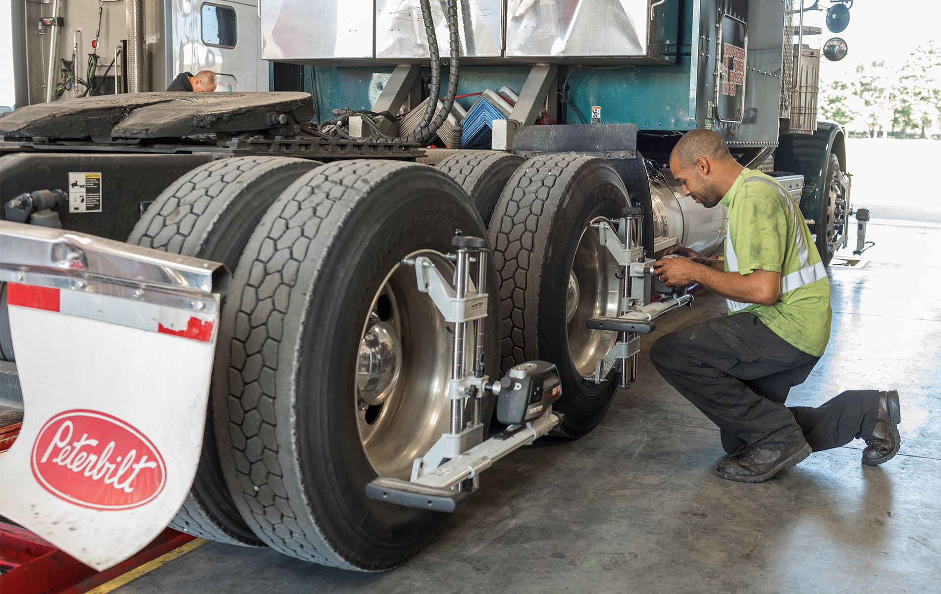 Heavy-Duty Alignment Machine | Hunter Engineering Company®