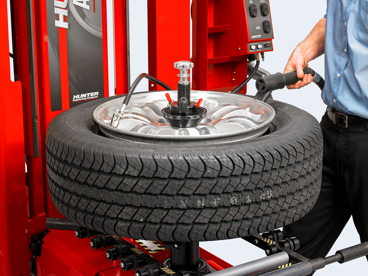 Center-Clamp Tire Changers – Hunter Engineering | Alignment Machine ...