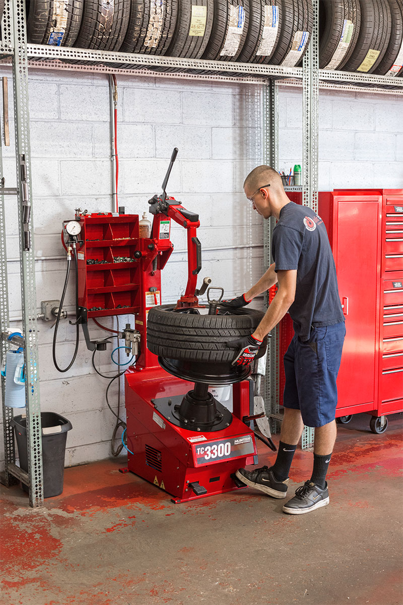 Center-Clamp Tire Changers – Hunter Engineering | Alignment Machine ...