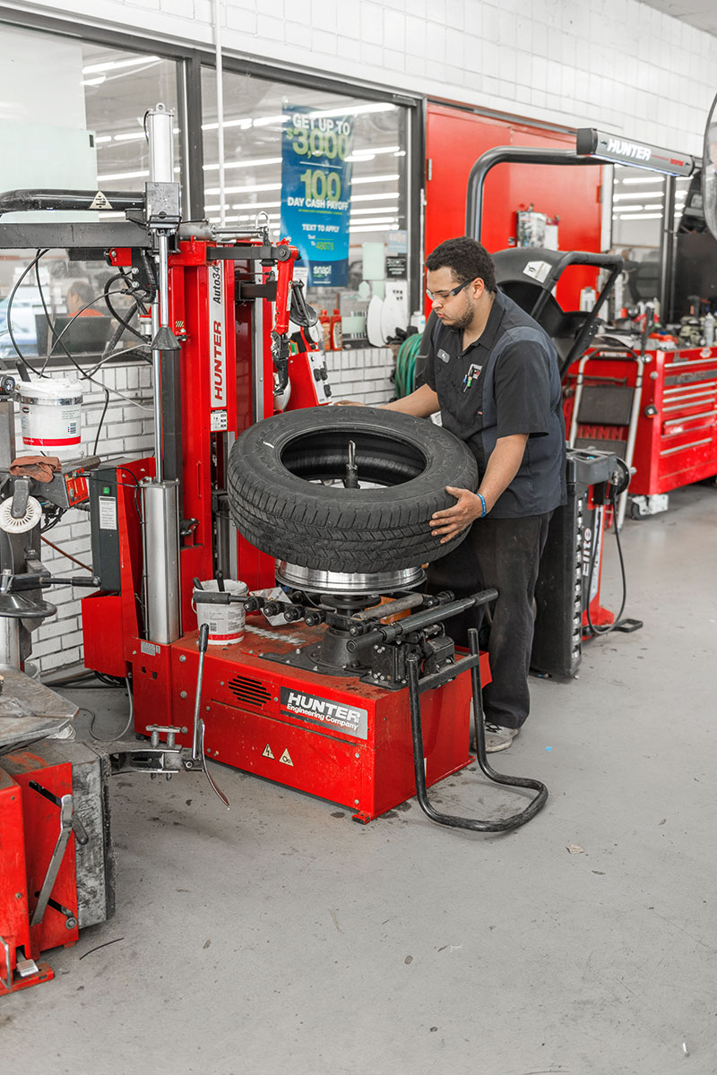 Center-Clamp Tire Changers – Hunter Engineering | Alignment Machine ...