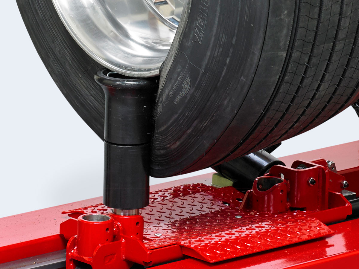 Heavy-Duty Tire Changers | Hunter Engineering Company®