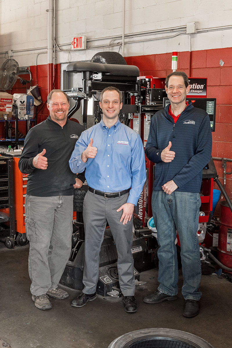 Revolution™ WalkAway™ Tire Changer | Hunter Engineering Company®
