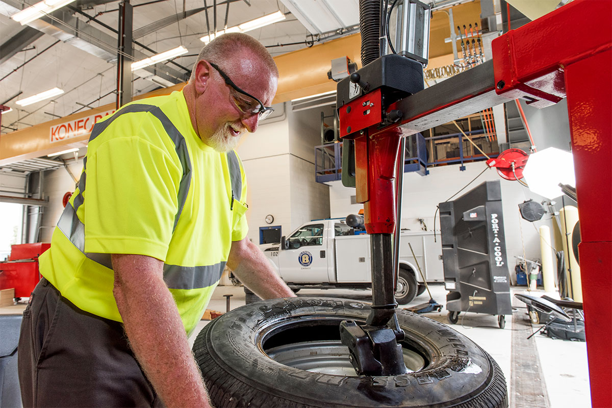Table-Top Tire Changers – Hunter Engineering | Alignment Machine, Wheel ...