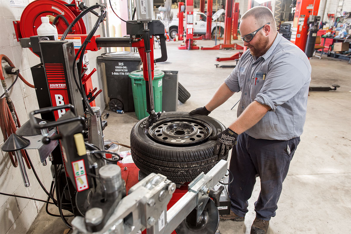 Table-Top Tire Changers – Hunter Engineering | Alignment Machine, Wheel ...