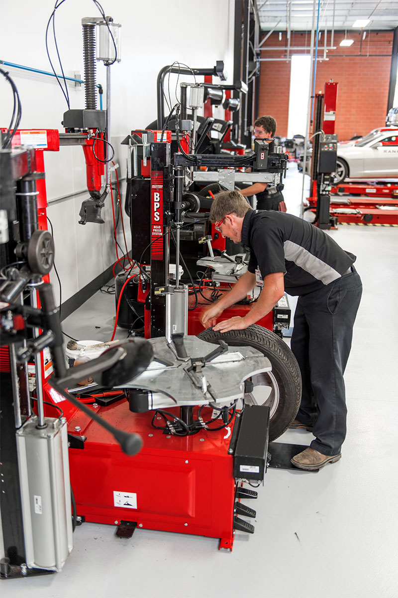 Table-Top Tire Changers – Hunter Engineering | Alignment Machine, Wheel ...