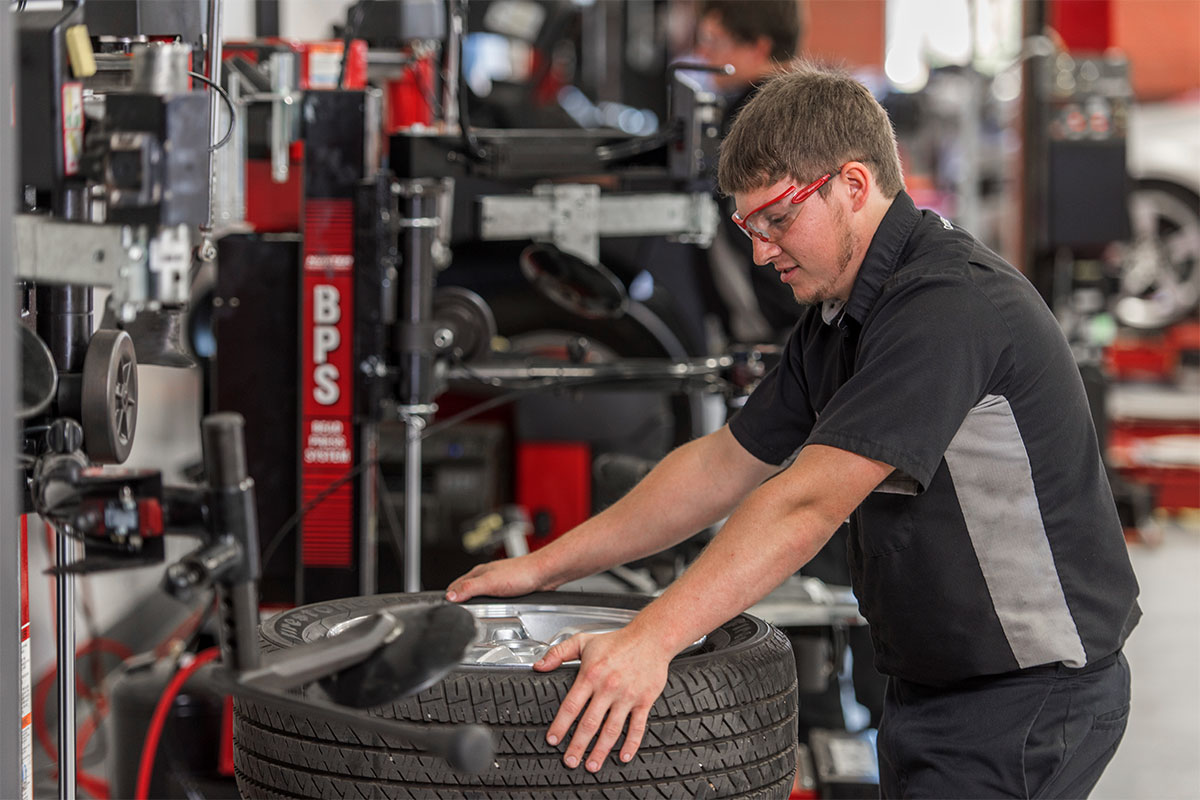 Table-Top Tire Changers – Hunter Engineering | Alignment Machine, Wheel ...