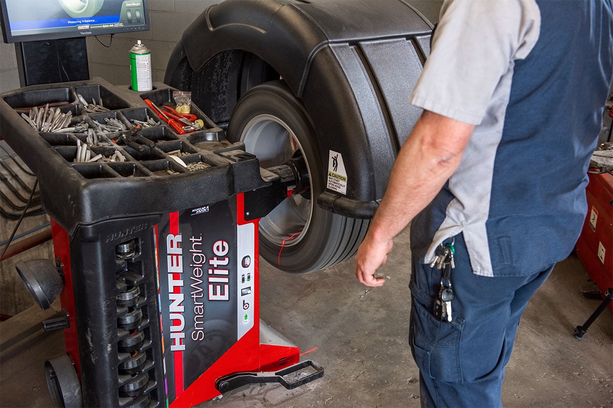SmartWeight® Elite Wheel Balancer | Hunter Engineering Company®