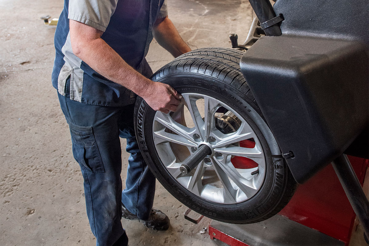 SmartWeight® Elite Wheel Balancer | Hunter Engineering Company®