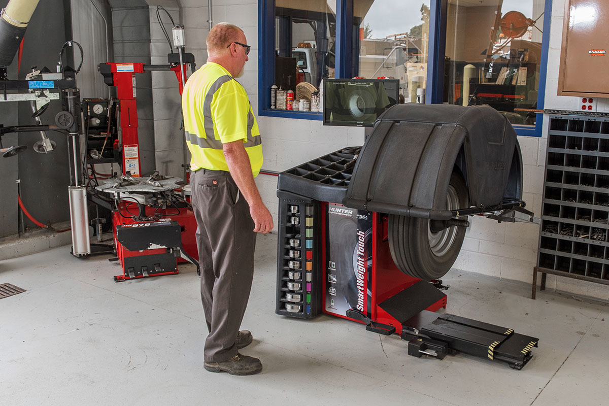 SmartWeight® Wheel Balancers | Hunter Engineering Company®